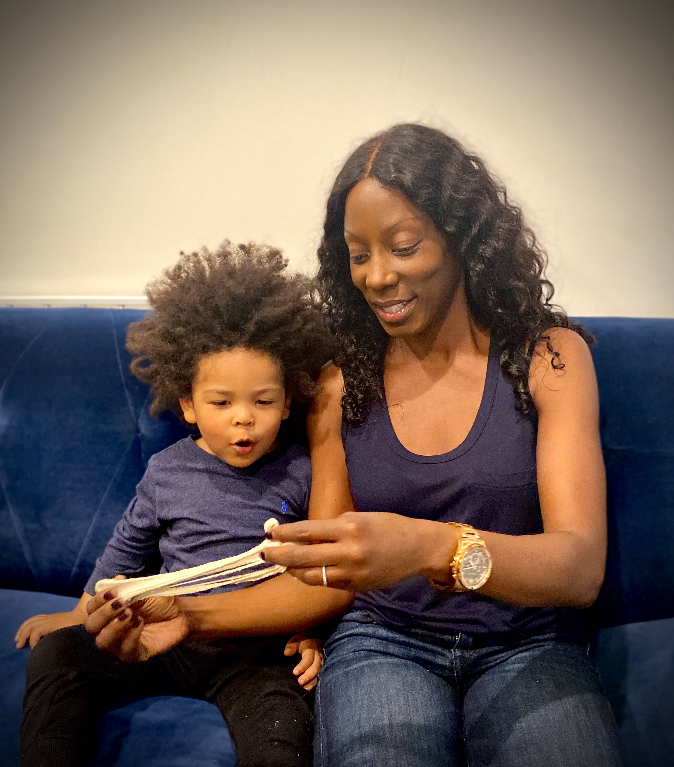 Slime Moms: Conoce a Nicole Young – Sloomoo Institute
